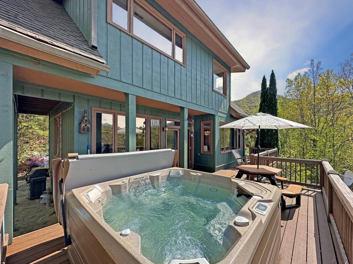 Cabin ∙ 2 Bedrooms ∙ 6 Guests - Sylva, NC