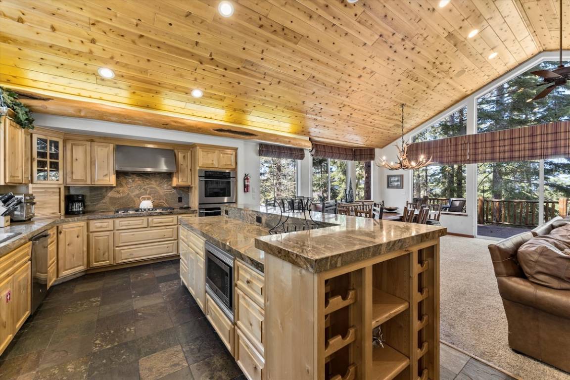 409 M² House ∙ 6 Bedrooms ∙ 12 Guests - South Lake Tahoe, CA