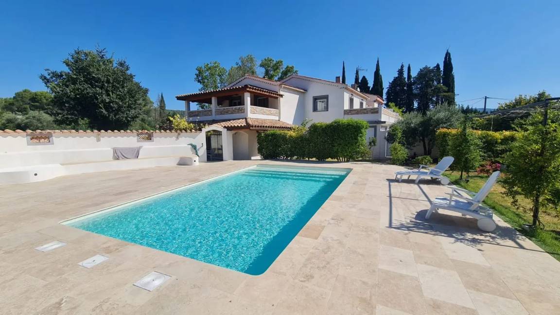 95 M² Villa ∙ 2 Chambres ∙ 4 Personnes - Tourtour