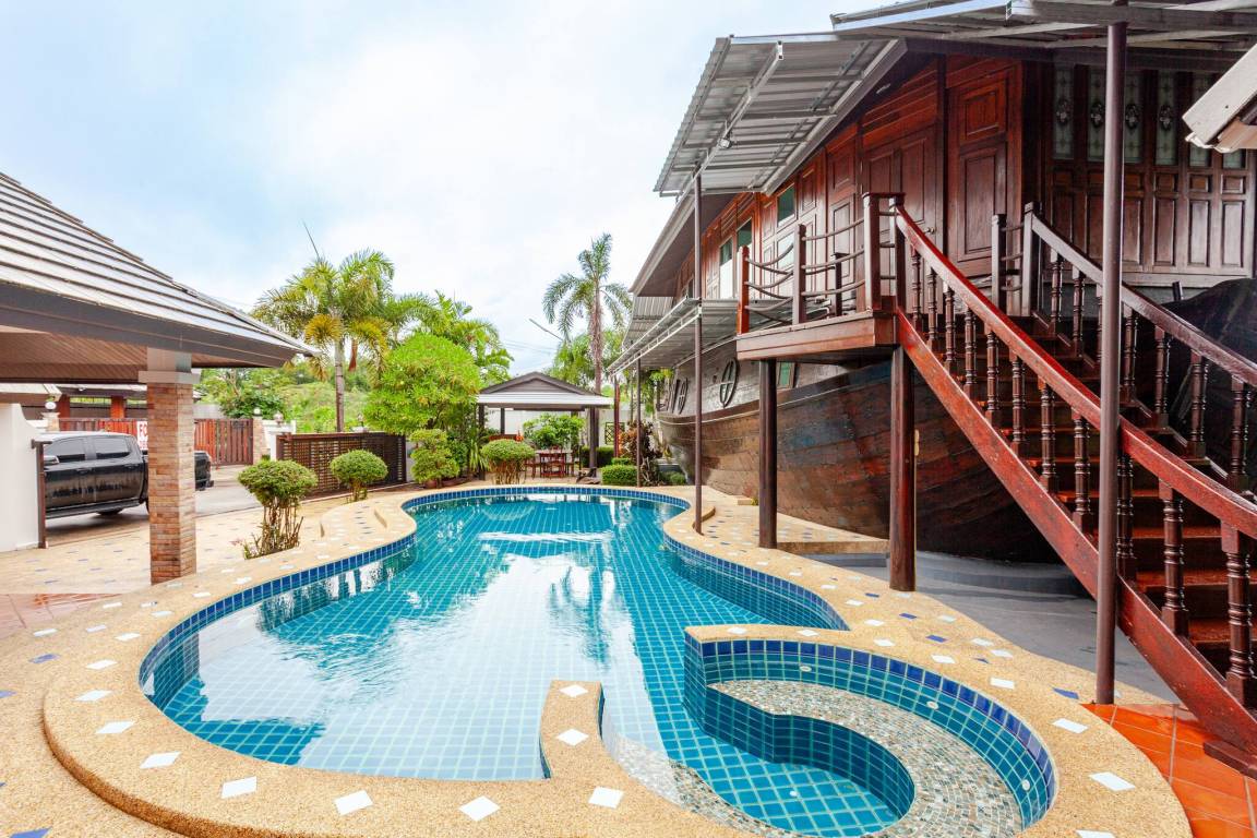 900 M² Villa ∙ 5 Bedrooms ∙ 10 Guests - Pattaya City