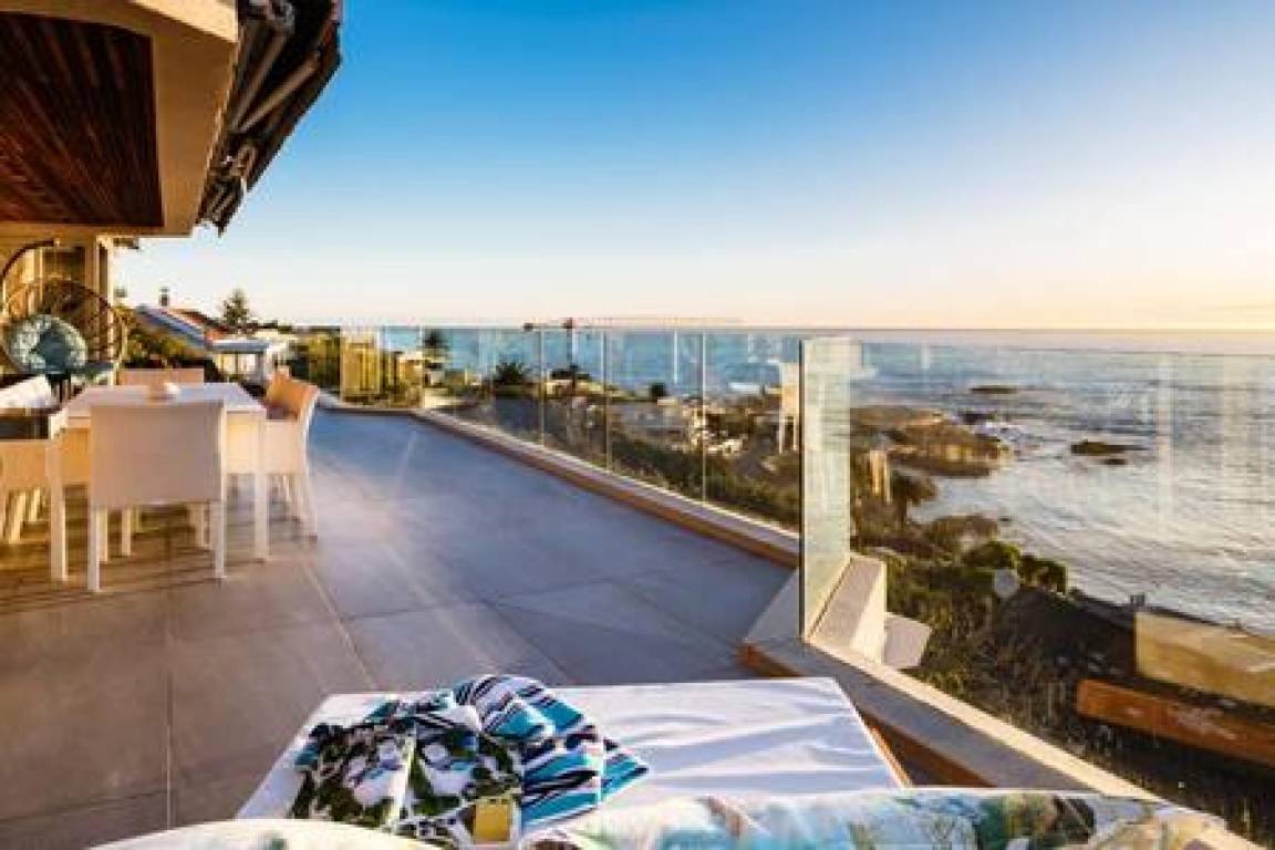 Apartment ∙ 3 Bedrooms ∙ 6 Guests - Camps Bay