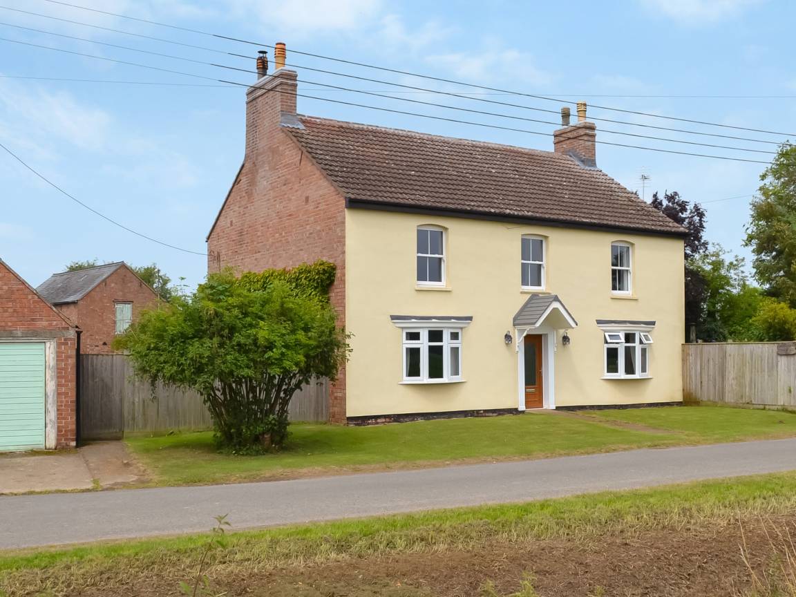 Cottage ∙ 4 Bedrooms ∙ 8 Guests - Cambridgeshire