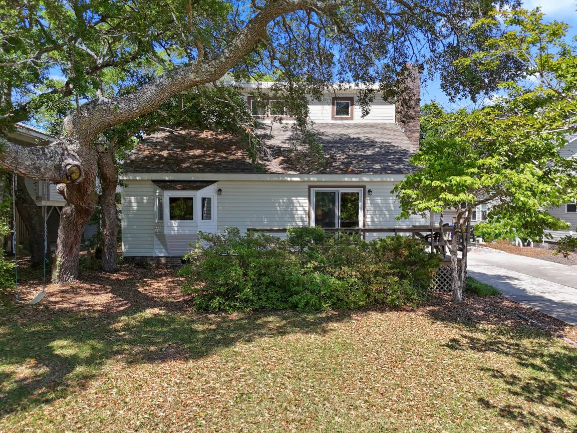 House ∙ 3 Bedrooms ∙ 6 Guests - Holden Beach, NC