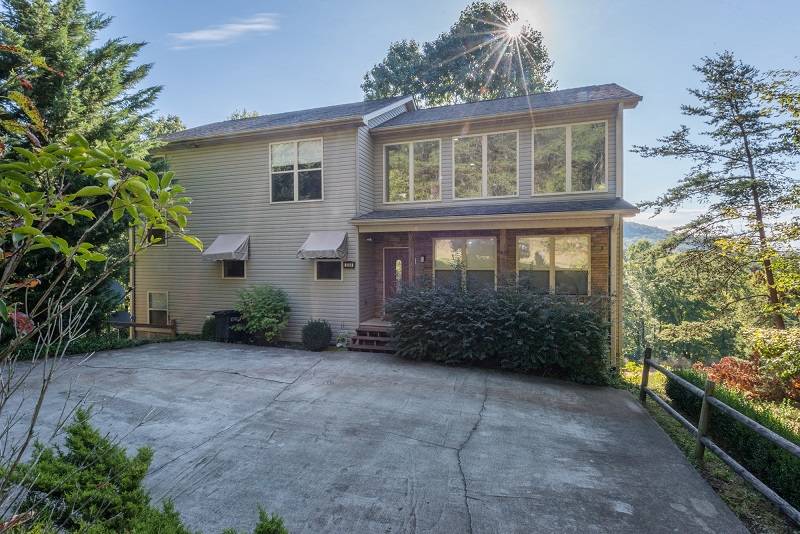 296 M² House ∙ 5 Bedrooms ∙ 12 Guests - Lake Lure, NC