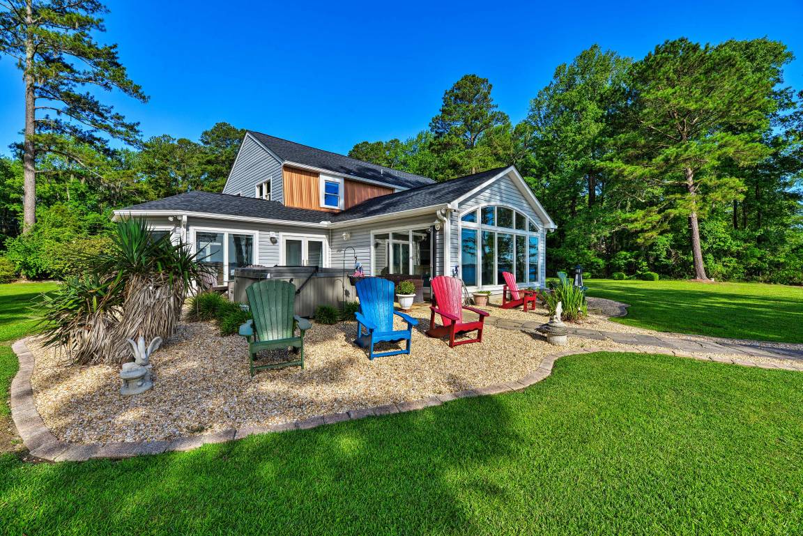 382 M² House ∙ 6 Bedrooms ∙ 14 Guests - Washington, NC
