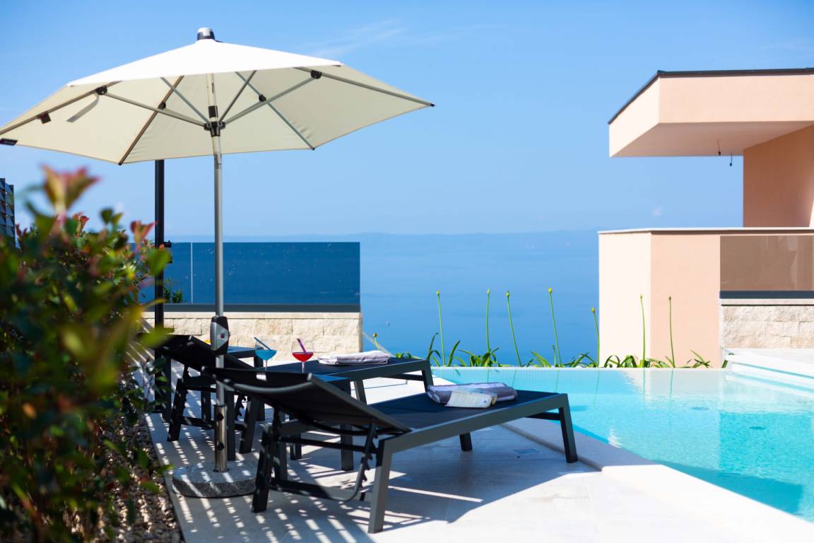 220 M² Villa ∙ 3 Bedrooms ∙ 6 Guests - Makarska