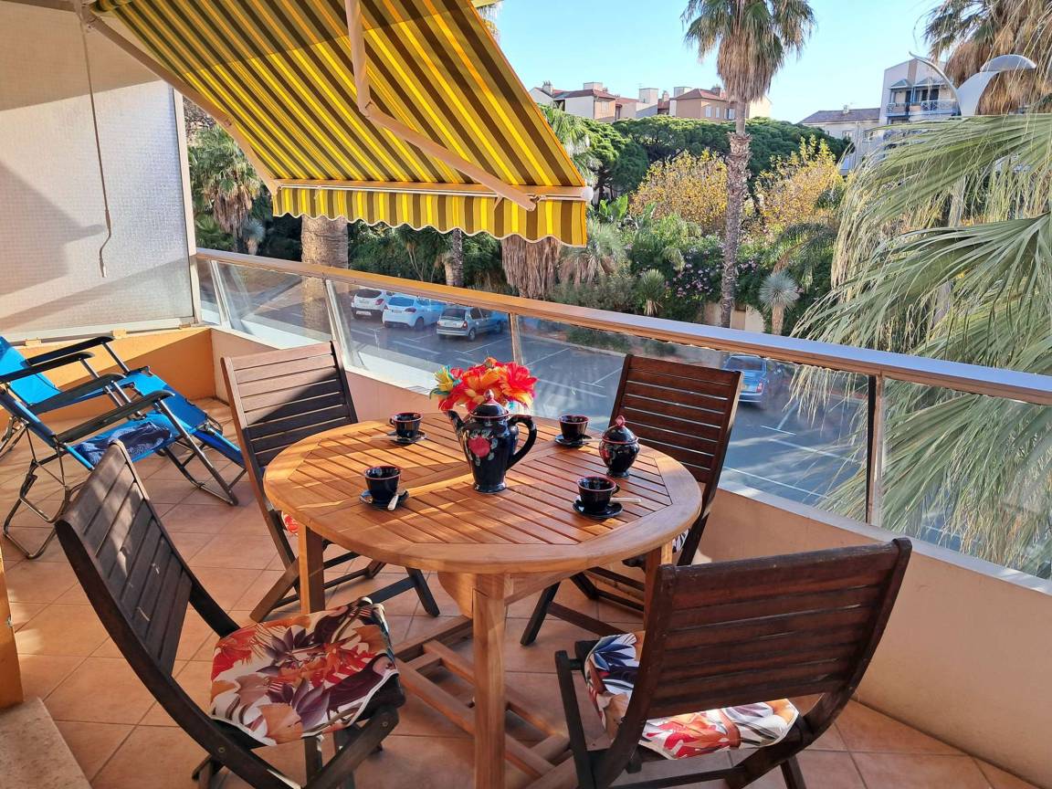 70 M² Ferienwohnung ∙ 1 Schlafzimmer ∙ 4 Gäste - La Favière