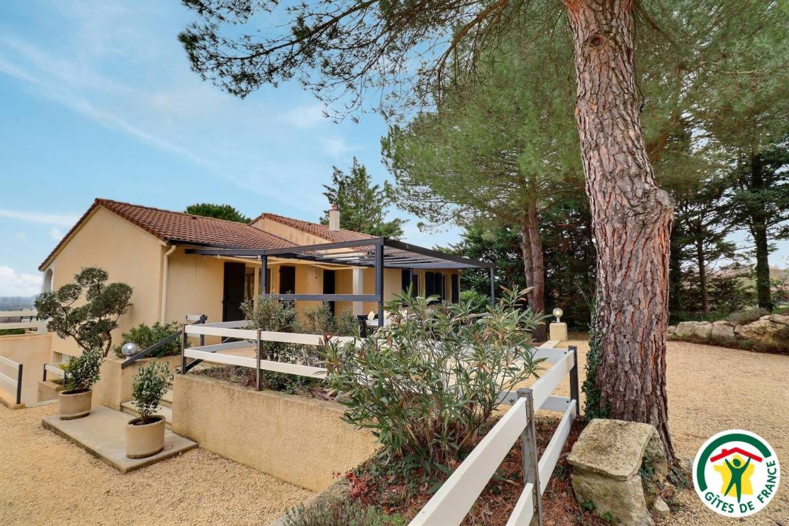 100 M² Gîte ∙ 3 Chambres ∙ 6 Personnes - Valence