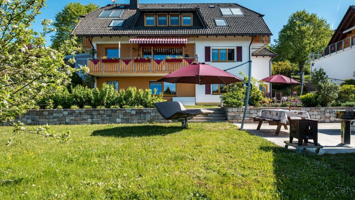 60 M² Ferienwohnung ∙ 2 Schlafzimmer ∙ 4 Gäste - Lenzkirch