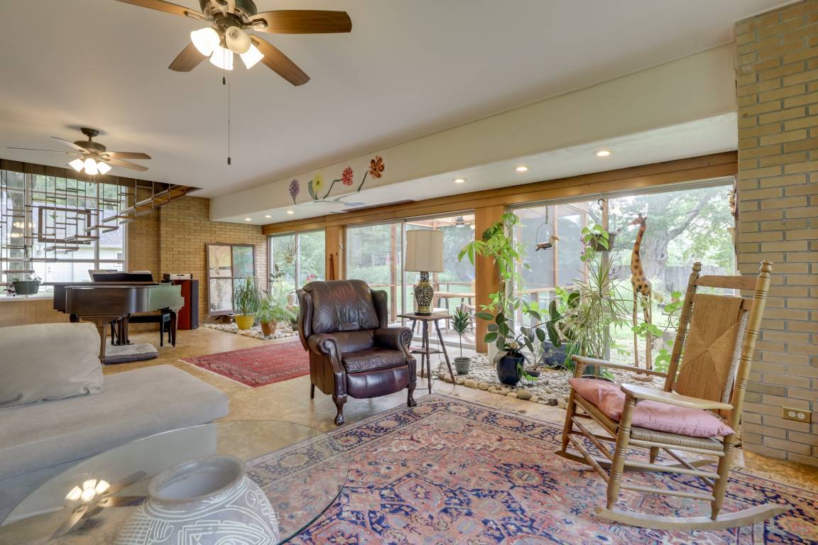 371 M² House ∙ 4 Bedrooms ∙ 8 Guests - Yellow Springs, OH