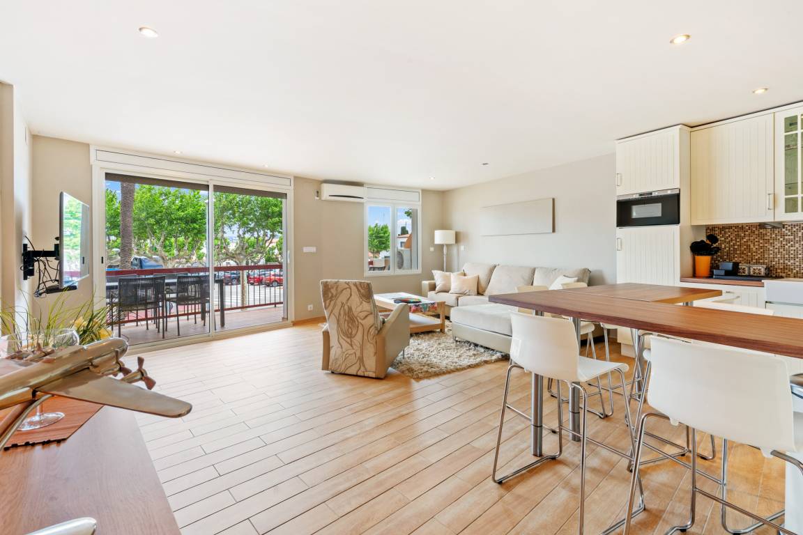 70 M² Apartment ∙ 2 Bedrooms ∙ 4 Guests - Ampuriabrava