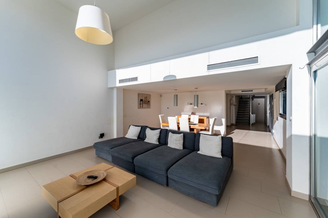 350 M² Villa ∙ 4 Bedrooms ∙ 8 Guests - Fuengirola