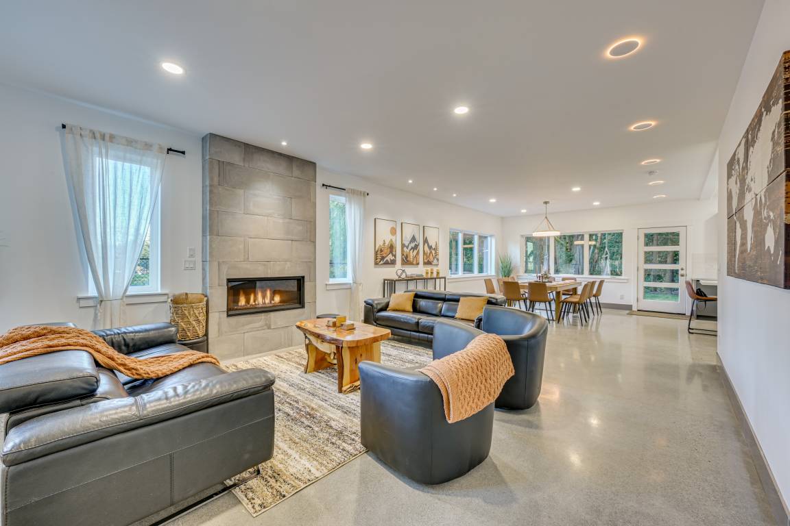 306 M² House ∙ 8 Bedrooms ∙ 15 Guests - Bothell, WA
