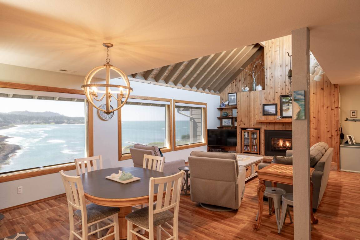 120 M² Apartment ∙ 2 Bedrooms ∙ 6 Guests - Depoe Bay, OR