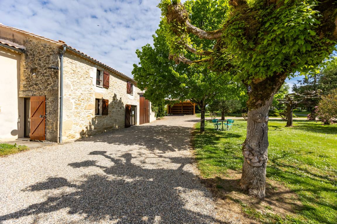 100 M² Chambre D'hôtes ∙ 2 Chambres ∙ 4 Personnes - Roquebrune