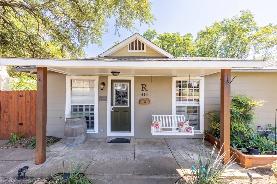 House ∙ 3 Bedrooms ∙ 8 Guests - Fredericksburg, TX