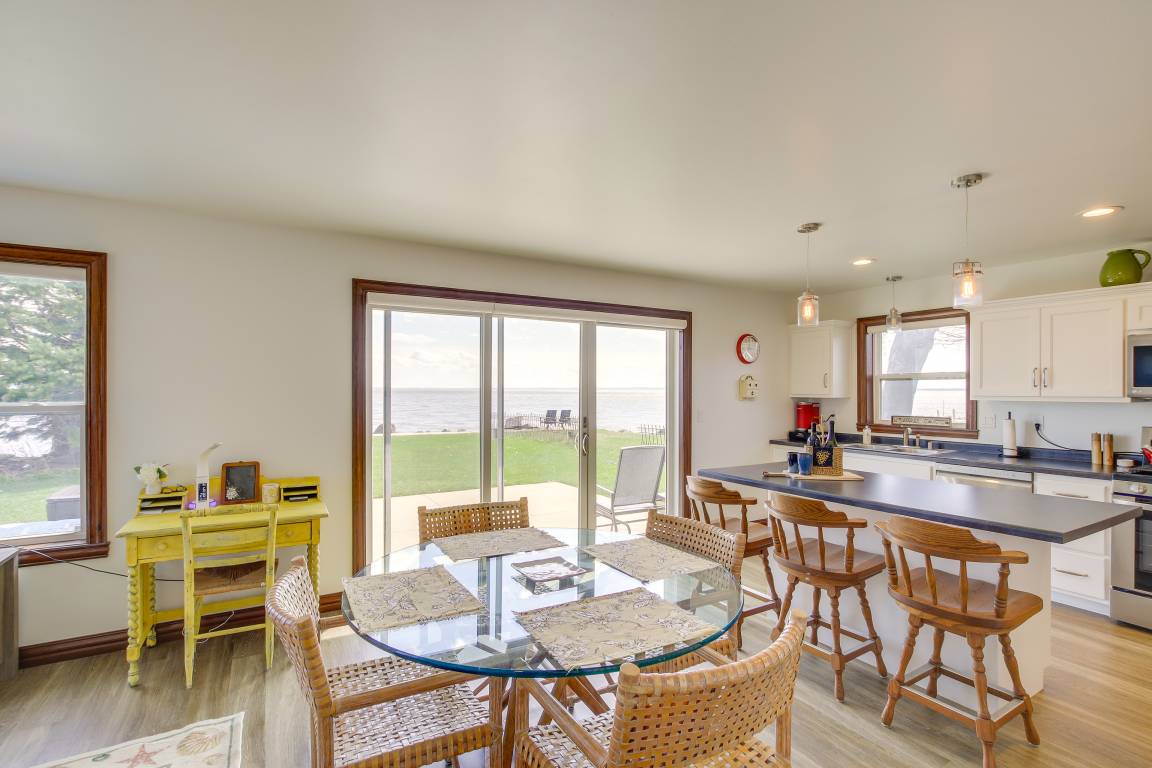 111 M² House ∙ 3 Bedrooms ∙ 6 Guests - Oshkosh, WI