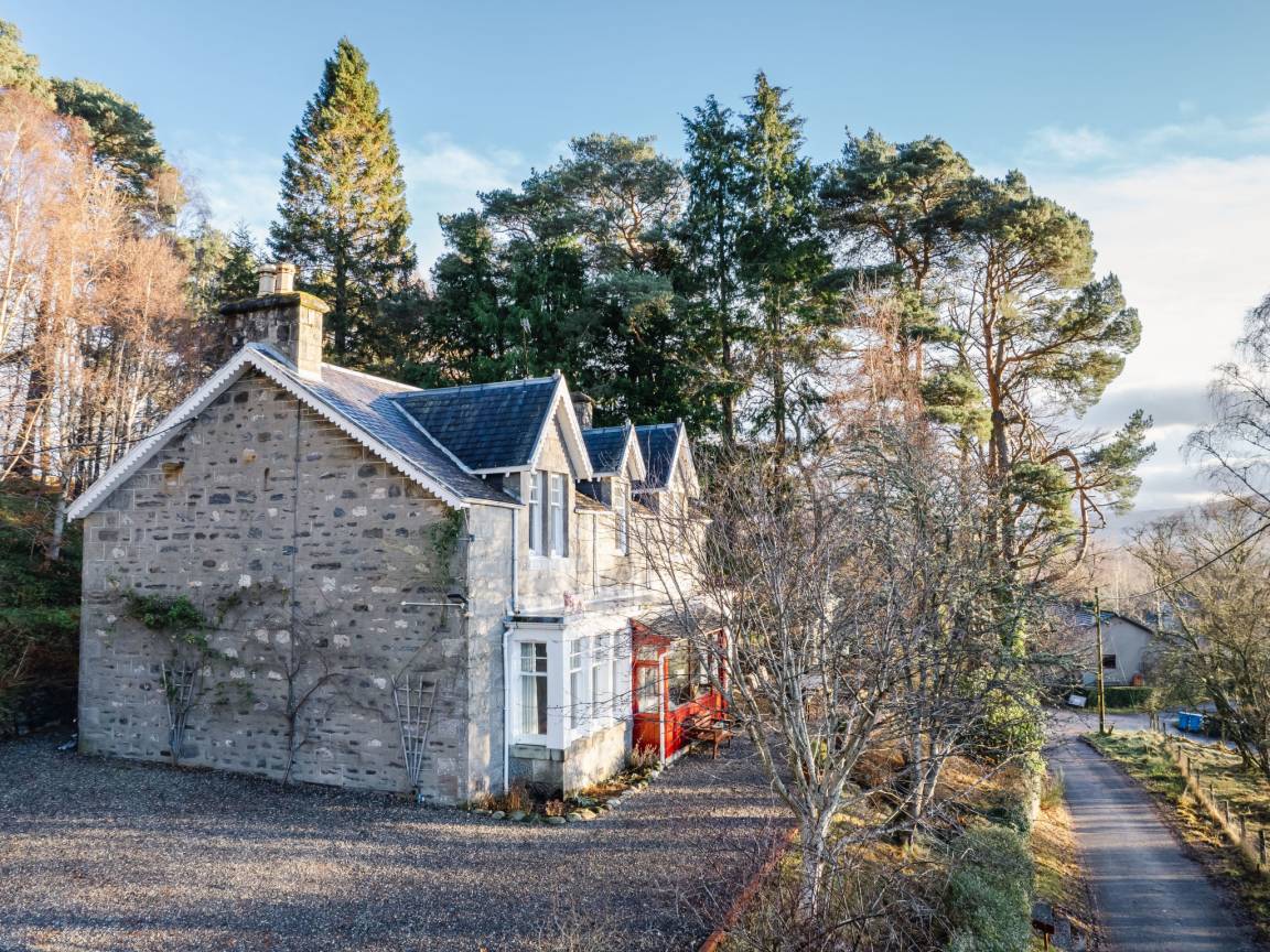 215 M² Maison De Vacances ∙ 6 Chambres ∙ 10 Personnes - Kingussie