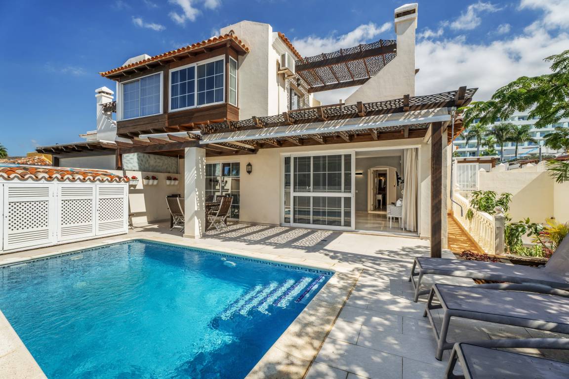 200 M² Villa ∙ 3 Bedrooms ∙ 5 Guests - Adeje
