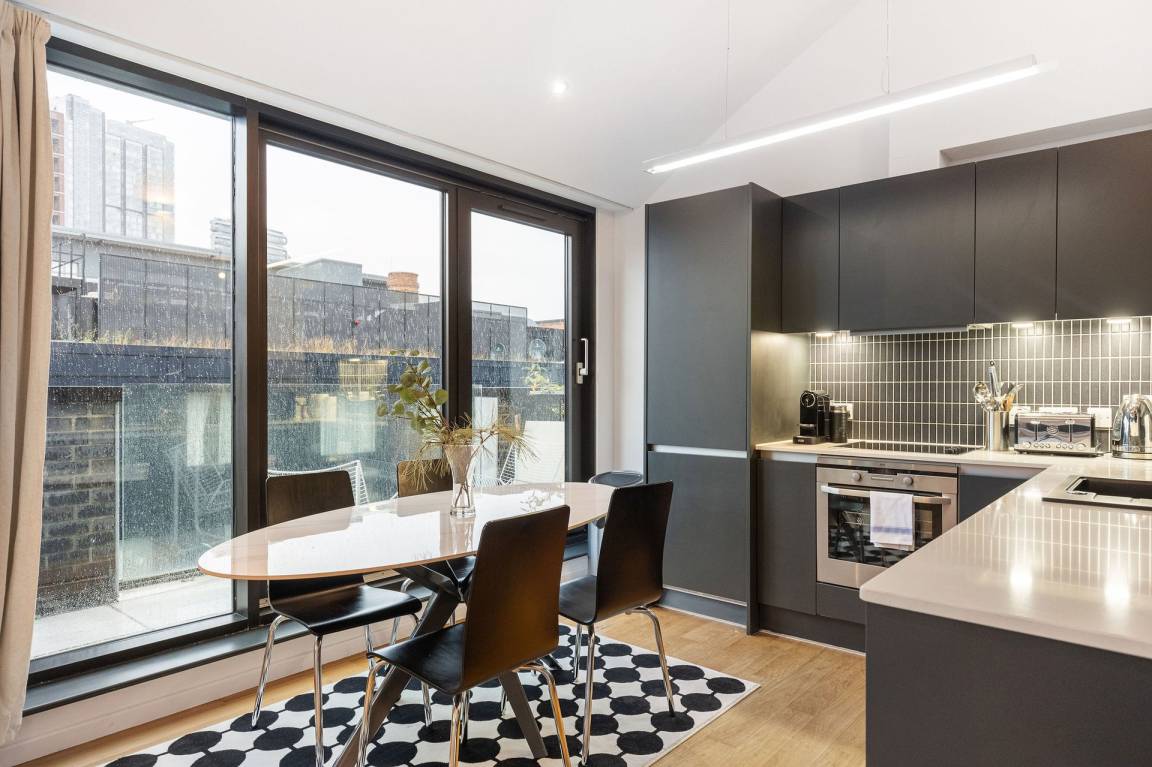 77 M² Apartment ∙ 1 Bedroom ∙ 3 Guests - London