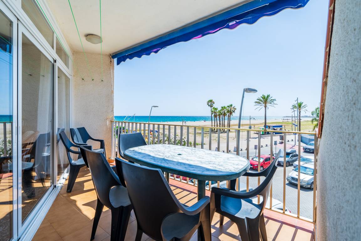 62 M² Apartamento ∙ 2 Habitaciones ∙ 6 Huéspedes - El Vendrell