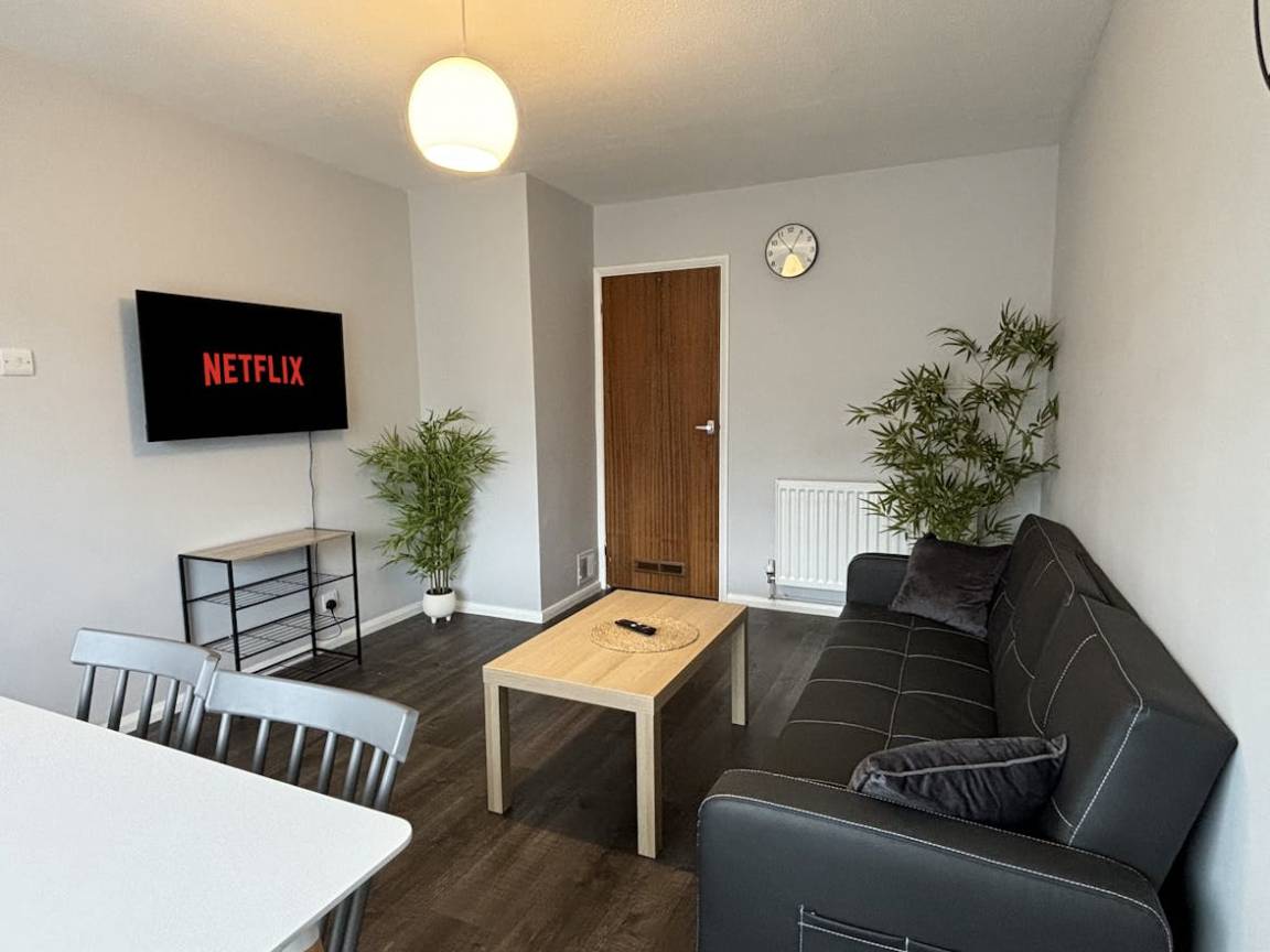 85 M² Casa ∙ 4 Quartos ∙ 6 Hóspedes - Crawley