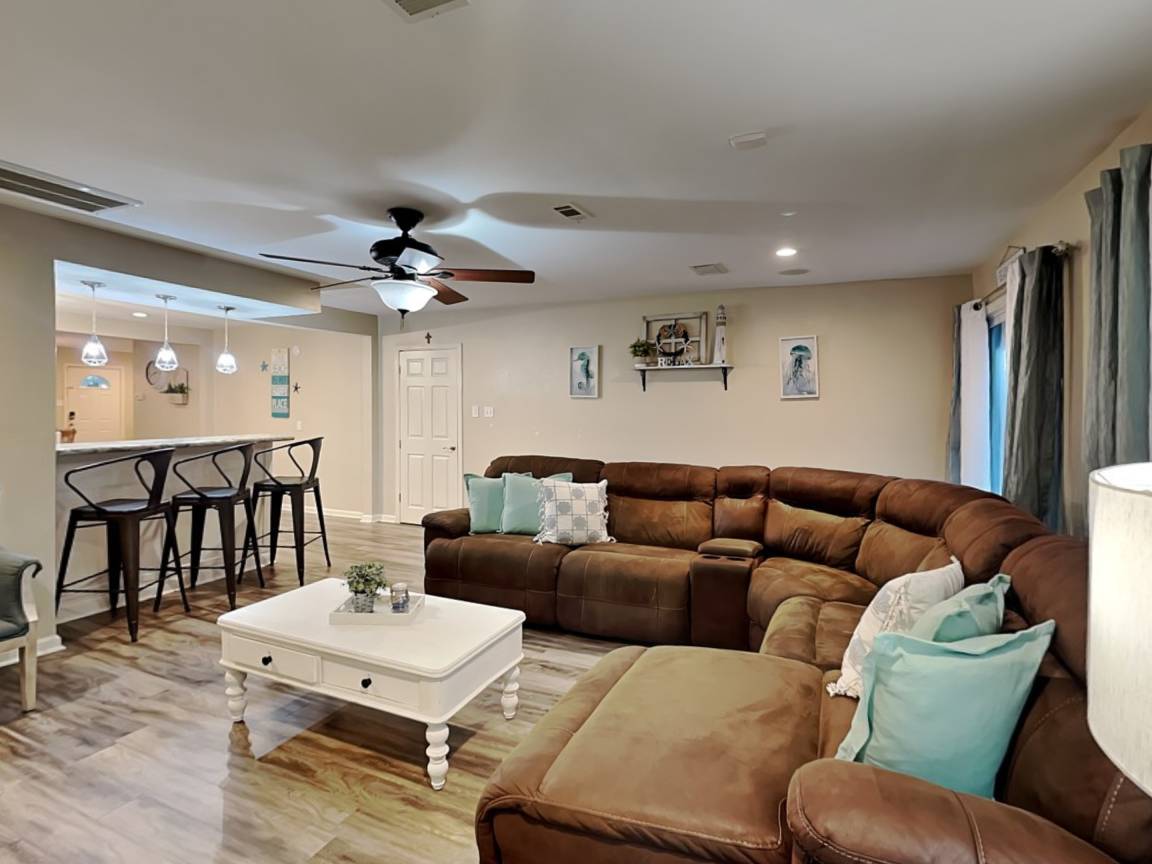 157 M² House ∙ 5 Bedrooms ∙ 20 Guests - Galveston Island, TX
