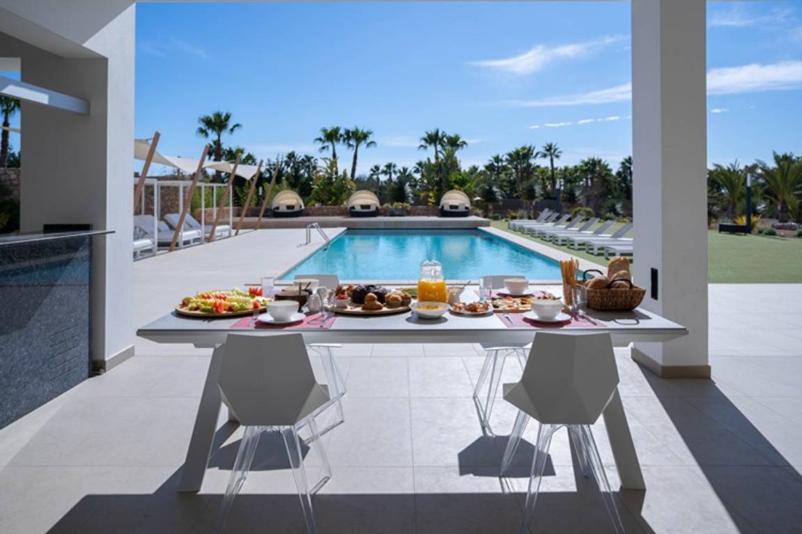 400 M² Villa ∙ 8 Habitaciones ∙ 16 Huéspedes - Islas de Ibiza