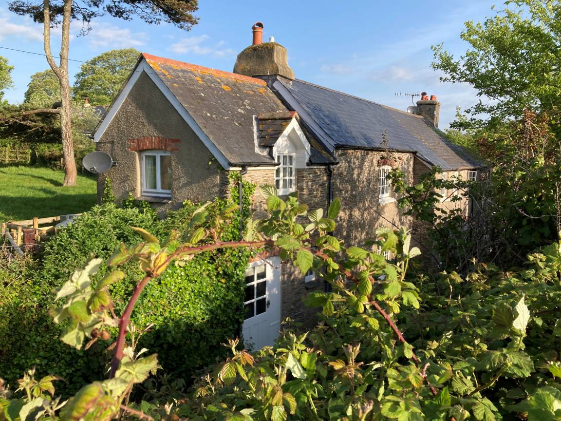 Cottage ∙ 2 Bedrooms ∙ 4 Guests - Dartmouth