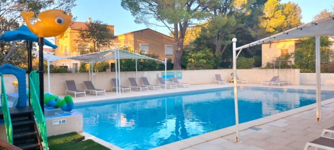 35 M² Camping ∙ 2 Bedrooms ∙ 5 Guests - Le Pontet