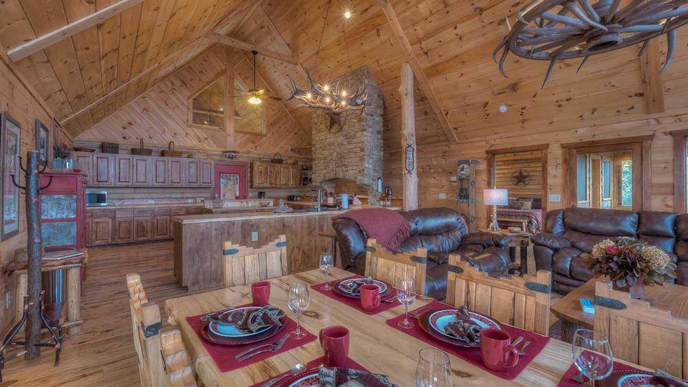 Cabin ∙ 4 Bedrooms ∙ 10 Guests - Blue Ridge, GA