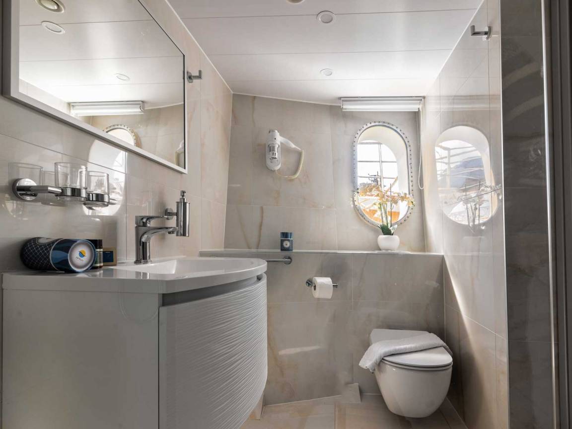 48 M² Houseboat ∙ 19 Bedrooms ∙ 38 Guests - Croatia