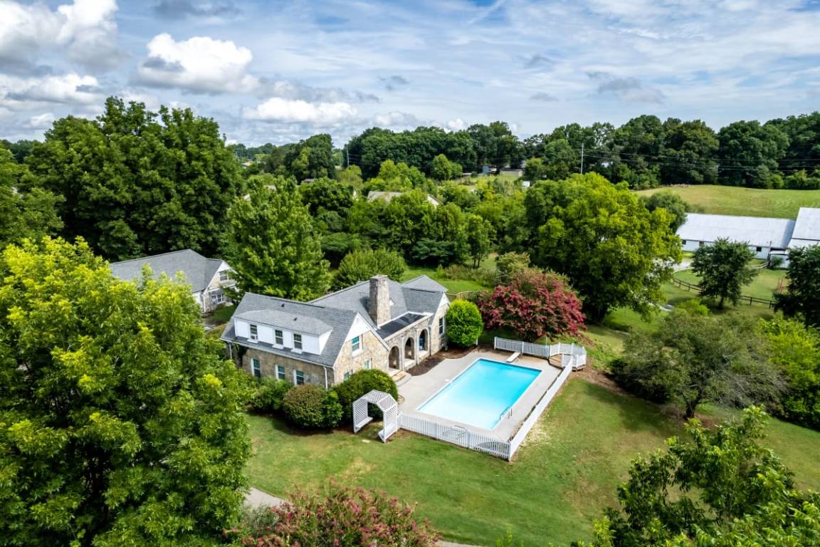242 M² House ∙ 5 Bedrooms ∙ 10 Guests - Maryville, TN