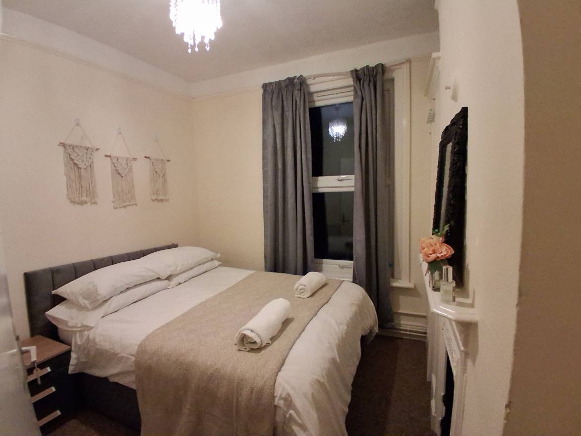 165 M² Apartment ∙ 3 Bedrooms ∙ 8 Guests - Southampton Airport (SOU)