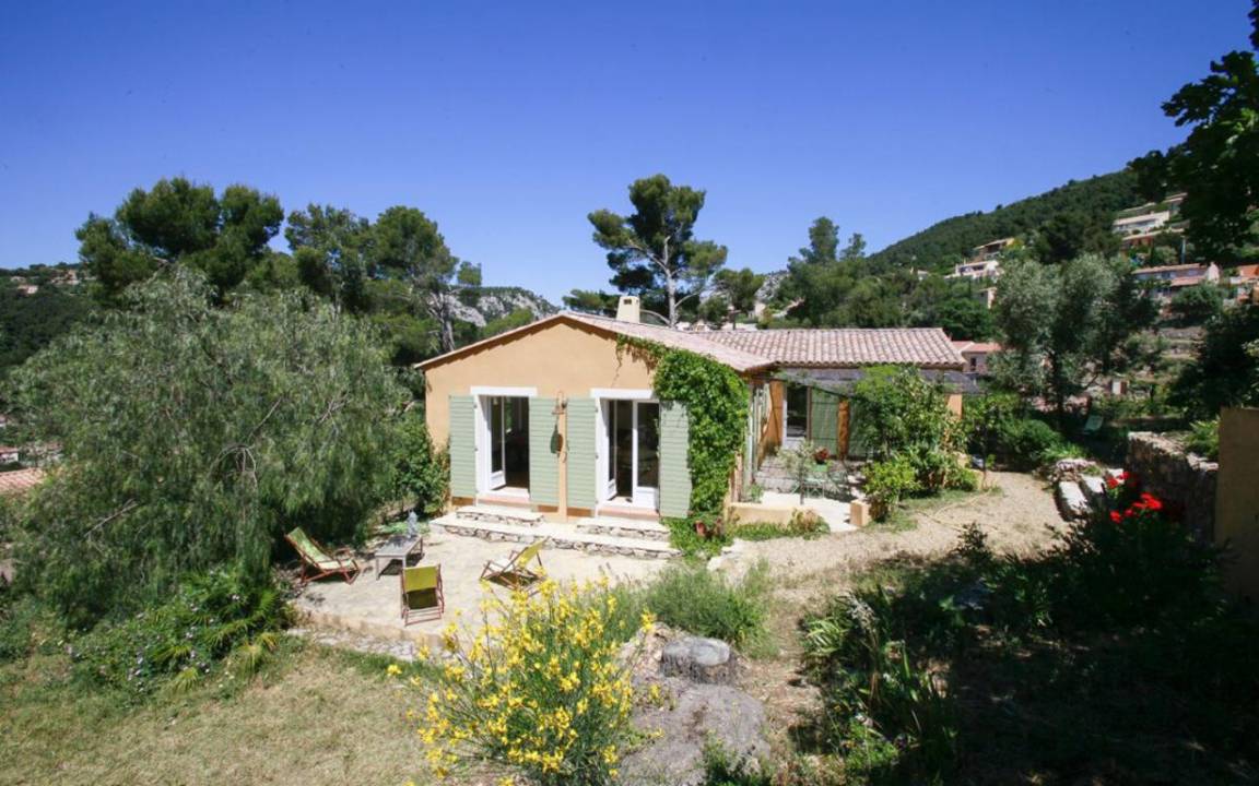 121 M² Mökki ∙ 4 Makuuhuonetta ∙ 8 Vierasta - Var