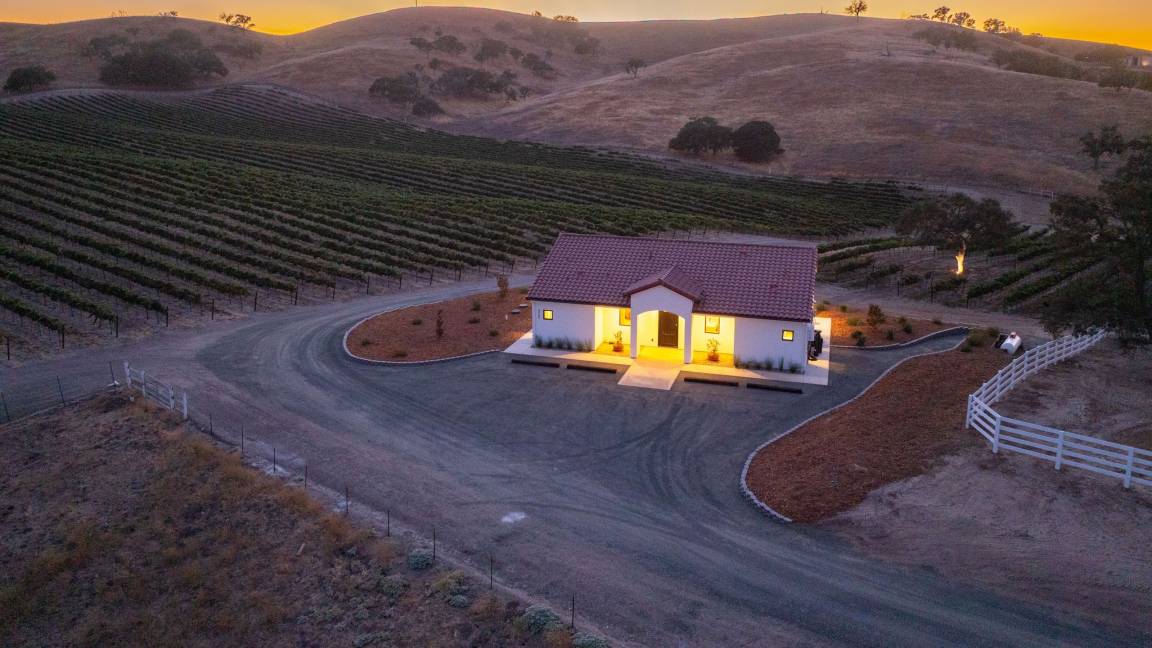 House ∙ 2 Bedrooms ∙ 4 Guests - Paso Robles, CA