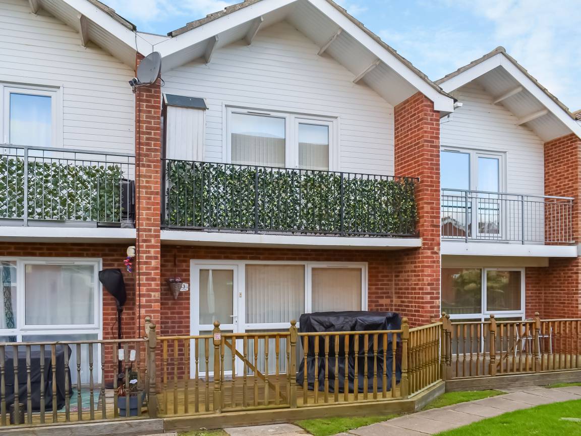 Cottage ∙ 3 Bedrooms ∙ 6 Guests - Pleasurewood Hills Family Theme Park