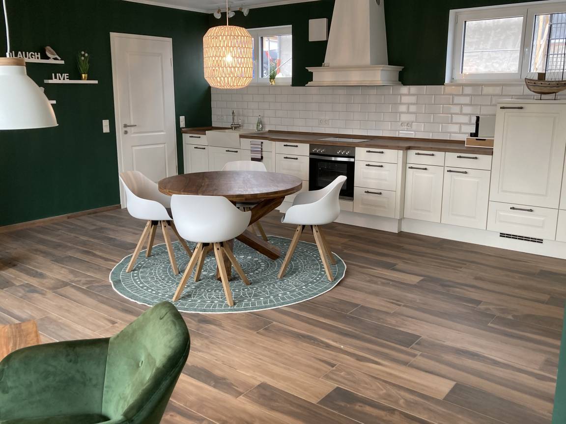 85 M² Ferienwohnung ∙ 1 Schlafzimmer ∙ 3 Gäste - Bitburg