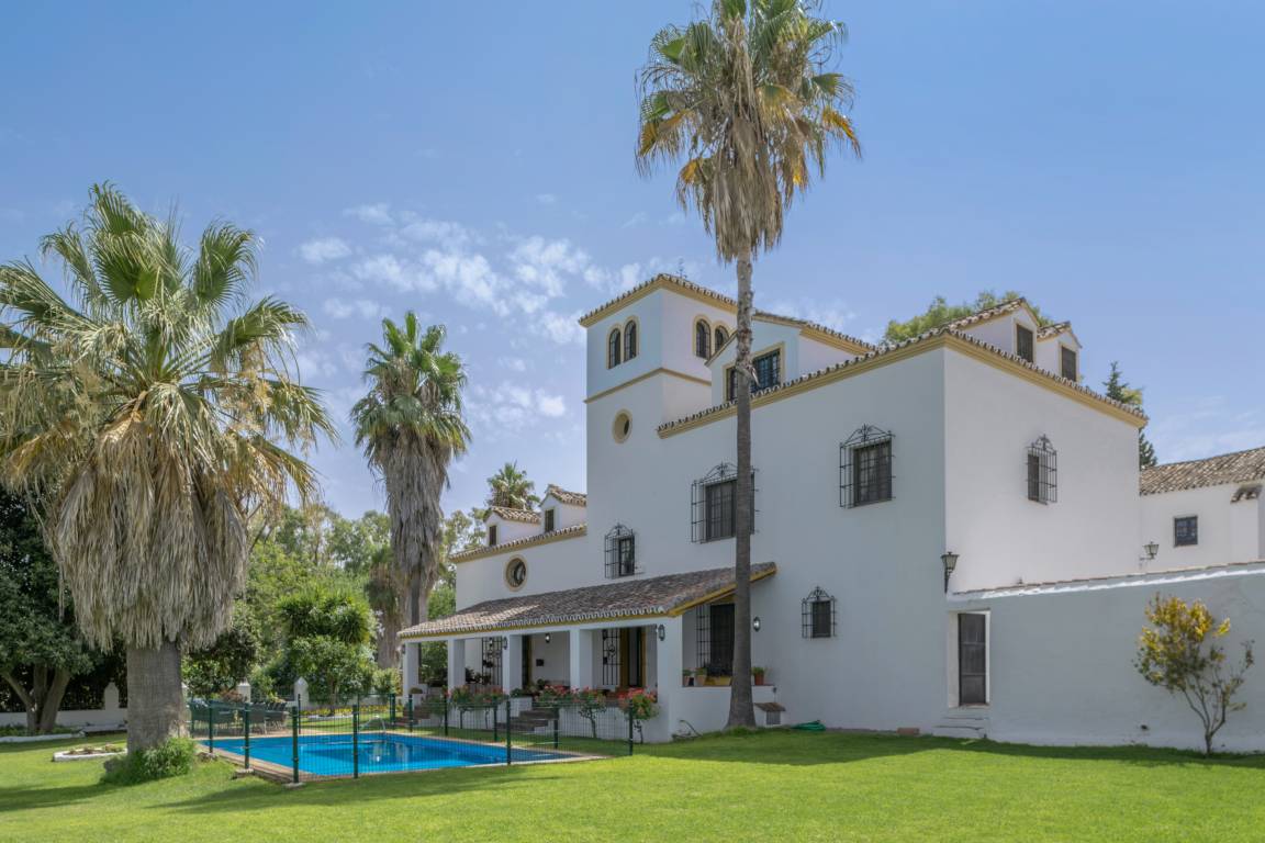 400 M² Ferienhaus ∙ 5 Schlafzimmer ∙ 16 Gäste - Setenil de las Bodegas