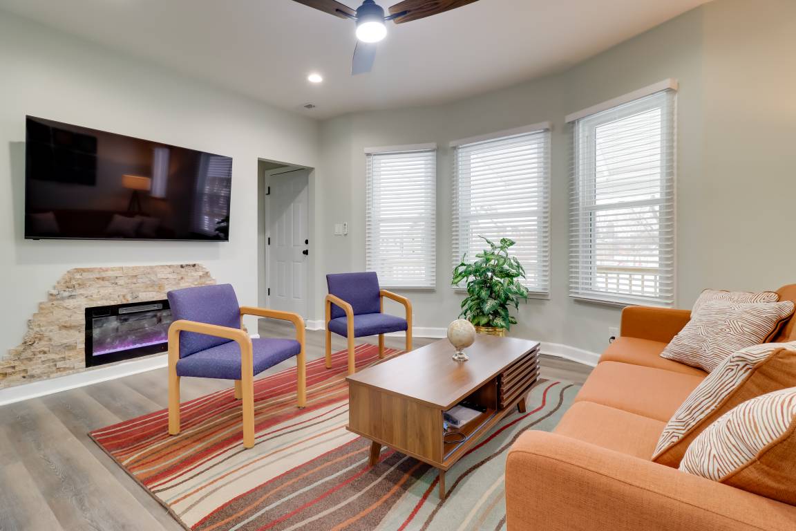 139 M² Ferienhaus ∙ 3 Schlafzimmer ∙ 6 Gäste - Dearborn, MI