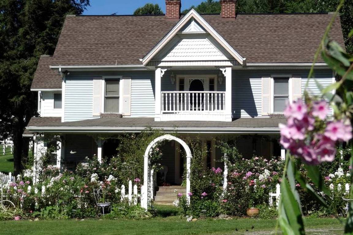House ∙ 1 Bedroom ∙ 2 Guests - Mountain City, TN
