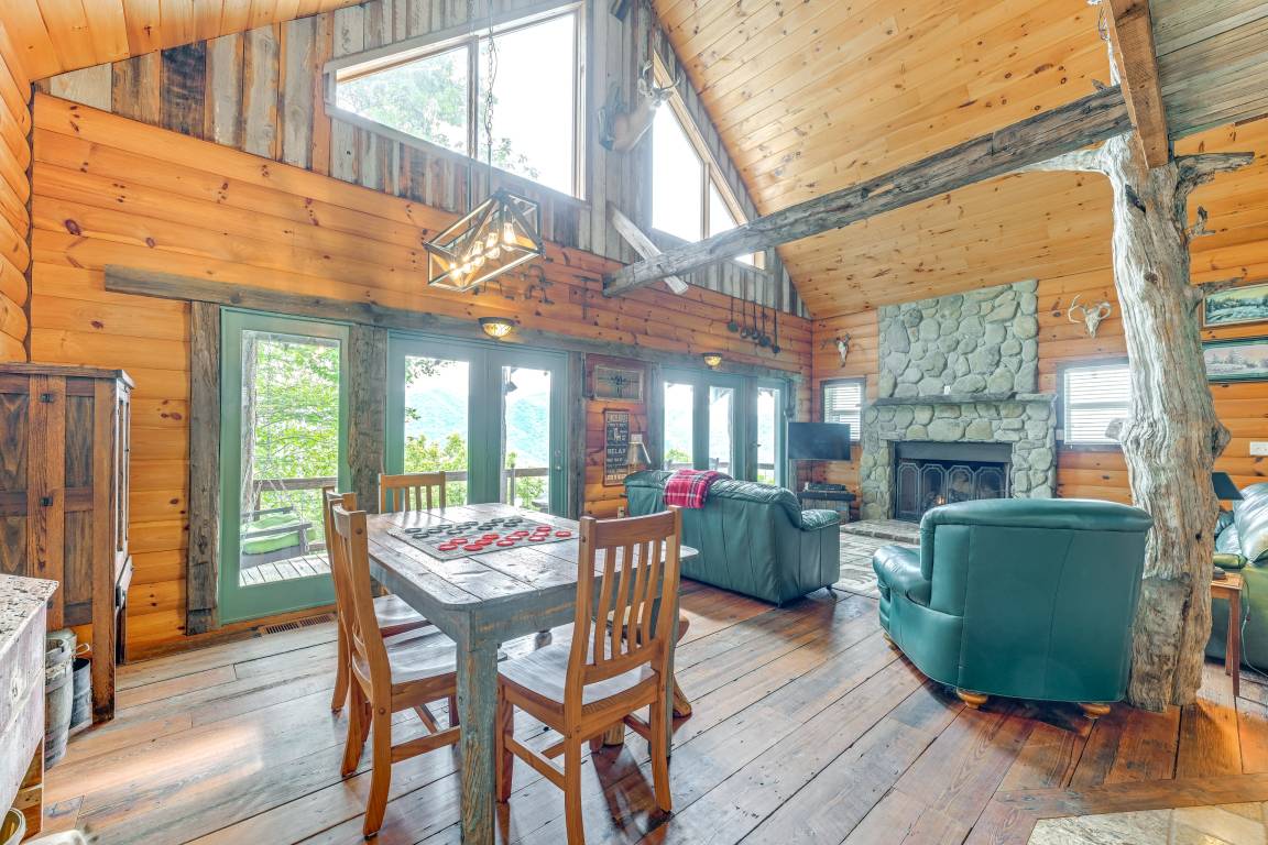 192 M² House ∙ 3 Bedrooms ∙ 8 Guests - Bryson City, NC
