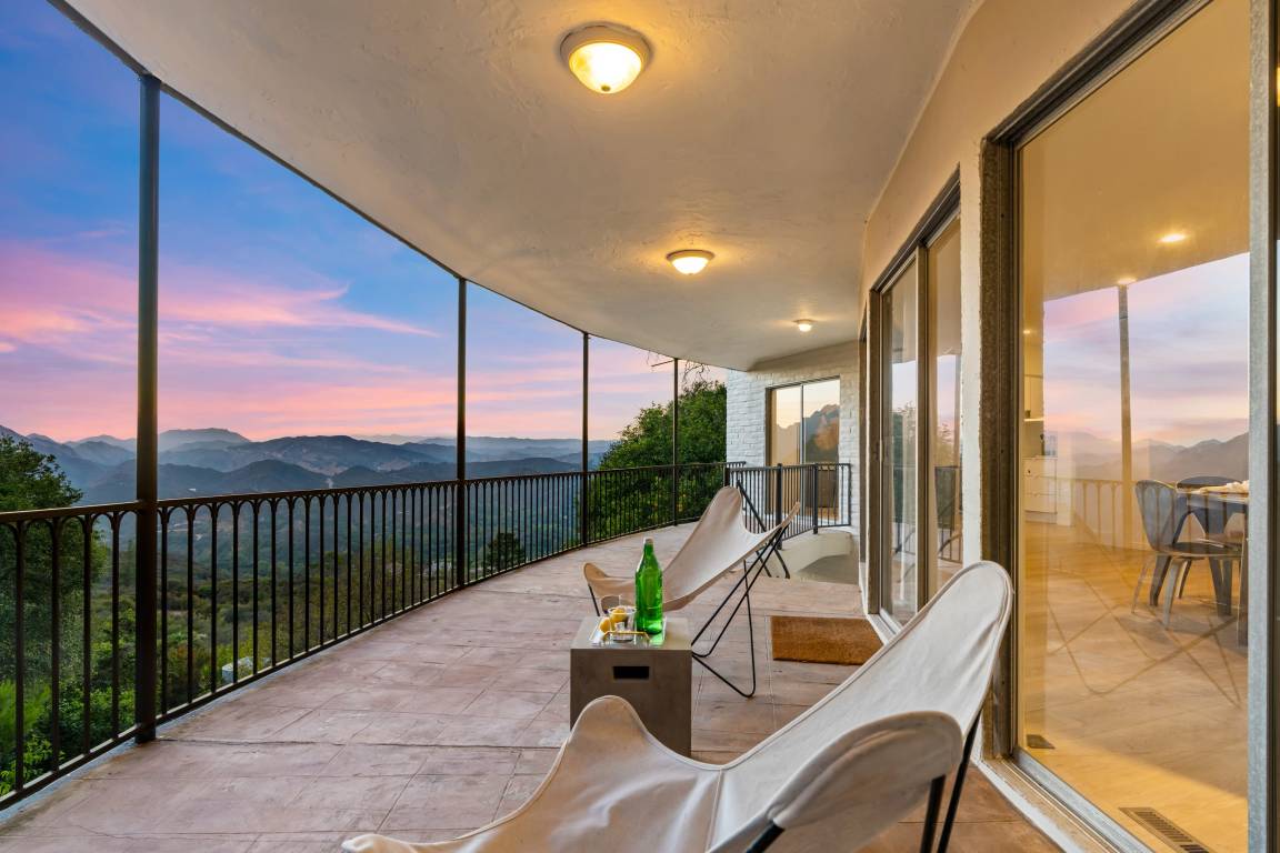 215 M² House ∙ 3 Bedrooms ∙ 6 Guests - Calabasas, CA