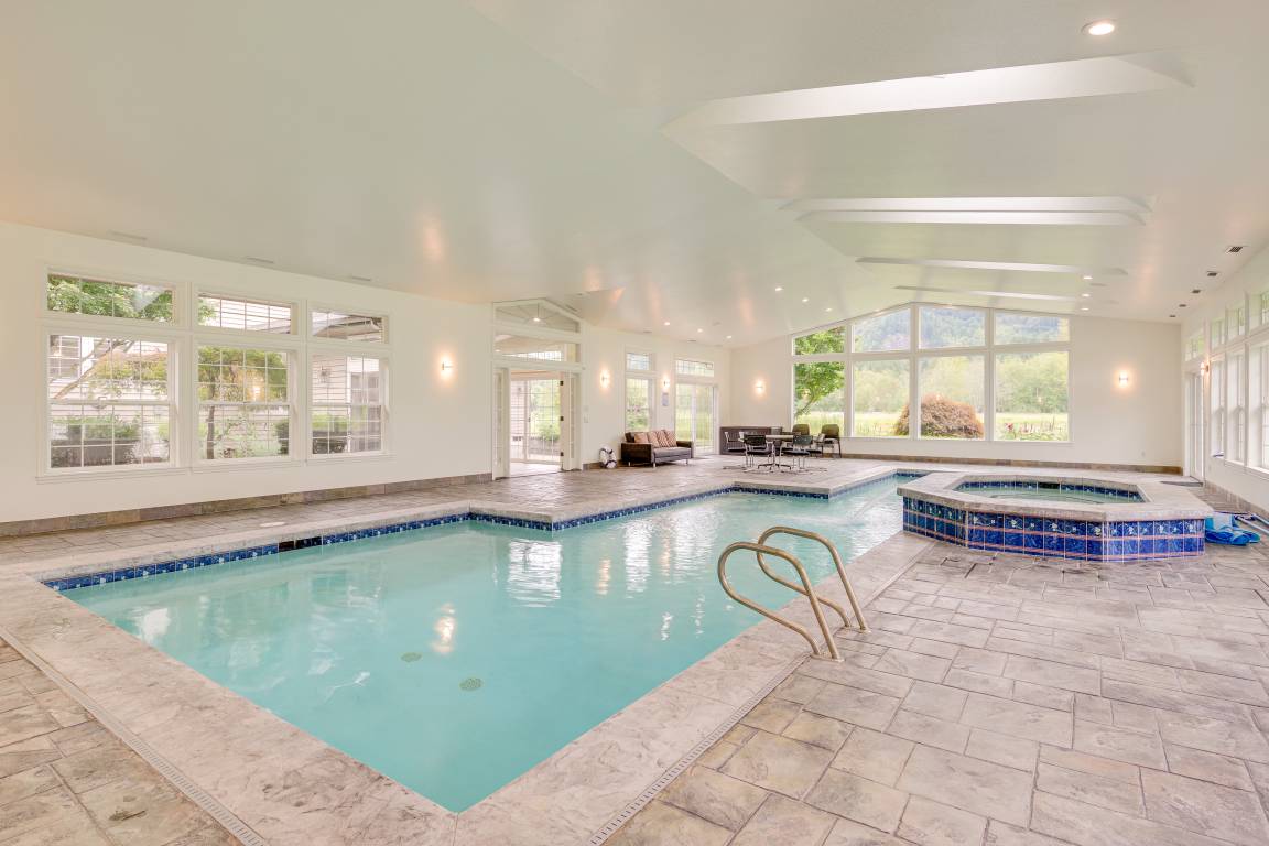 738 M² Villa ∙ 4 Bedrooms ∙ 12 Guests - Lake Cavanaugh, WA