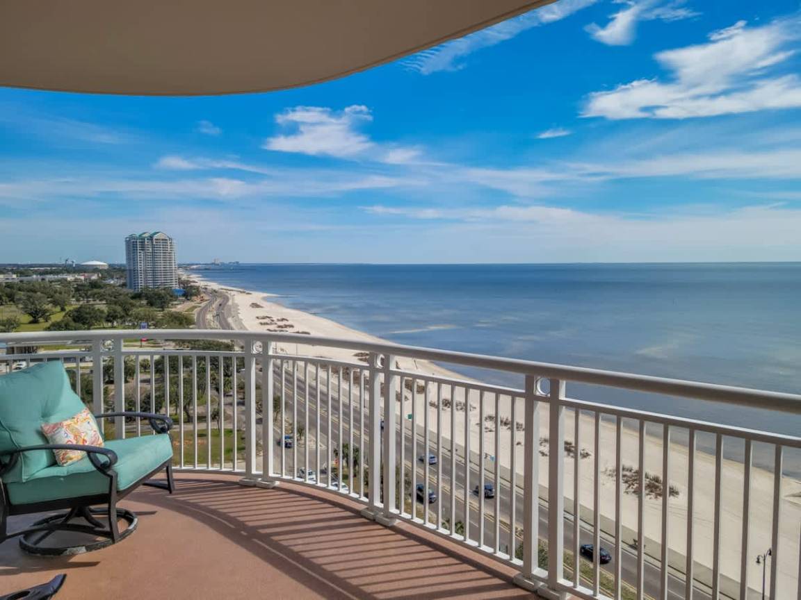Apartment ∙ 3 Bedrooms ∙ 8 Guests - Biloxi, MS