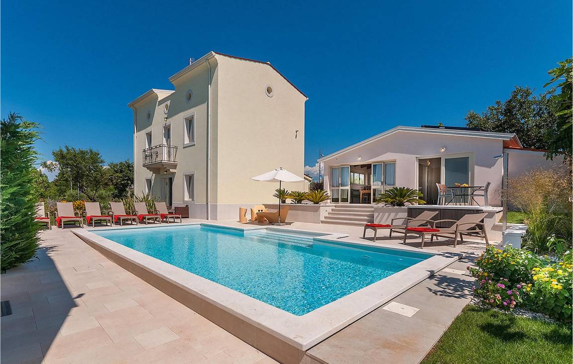 400 M² House ∙ 5 Bedrooms ∙ 12 Guests - Poreč