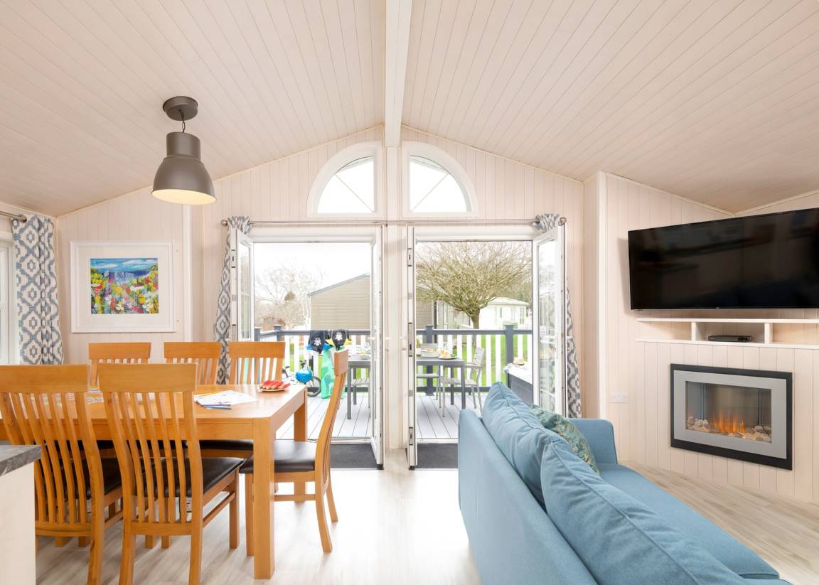 Chalet ∙ 4 Bedrooms ∙ 8 Guests - New Milton