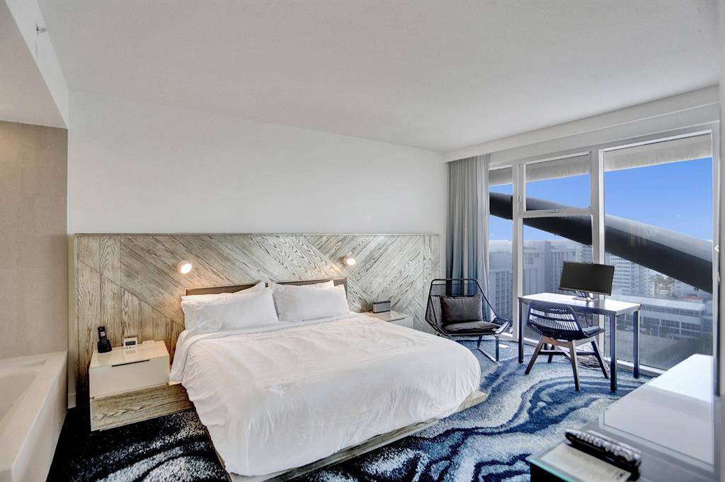 Condo ∙ 2 Bedrooms ∙ 6 Guests - Wilton Manors, FL