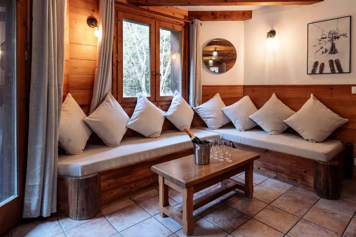 160 M² Chalet ∙ 6 Bedrooms ∙ 12 Guests - Courchevel, France