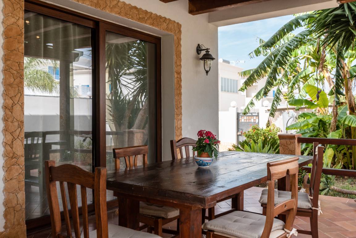 140 M² Villa ∙ 3 Bedrooms ∙ 8 Guests - Realmonte